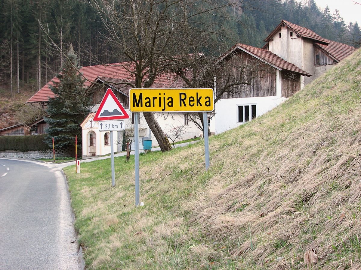 Naselje med hribi – Marija Reka | Revija Vzajemnost