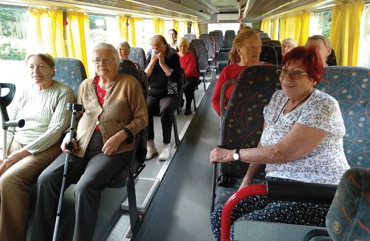 Avtobus spominov | Revija Vzajemnost